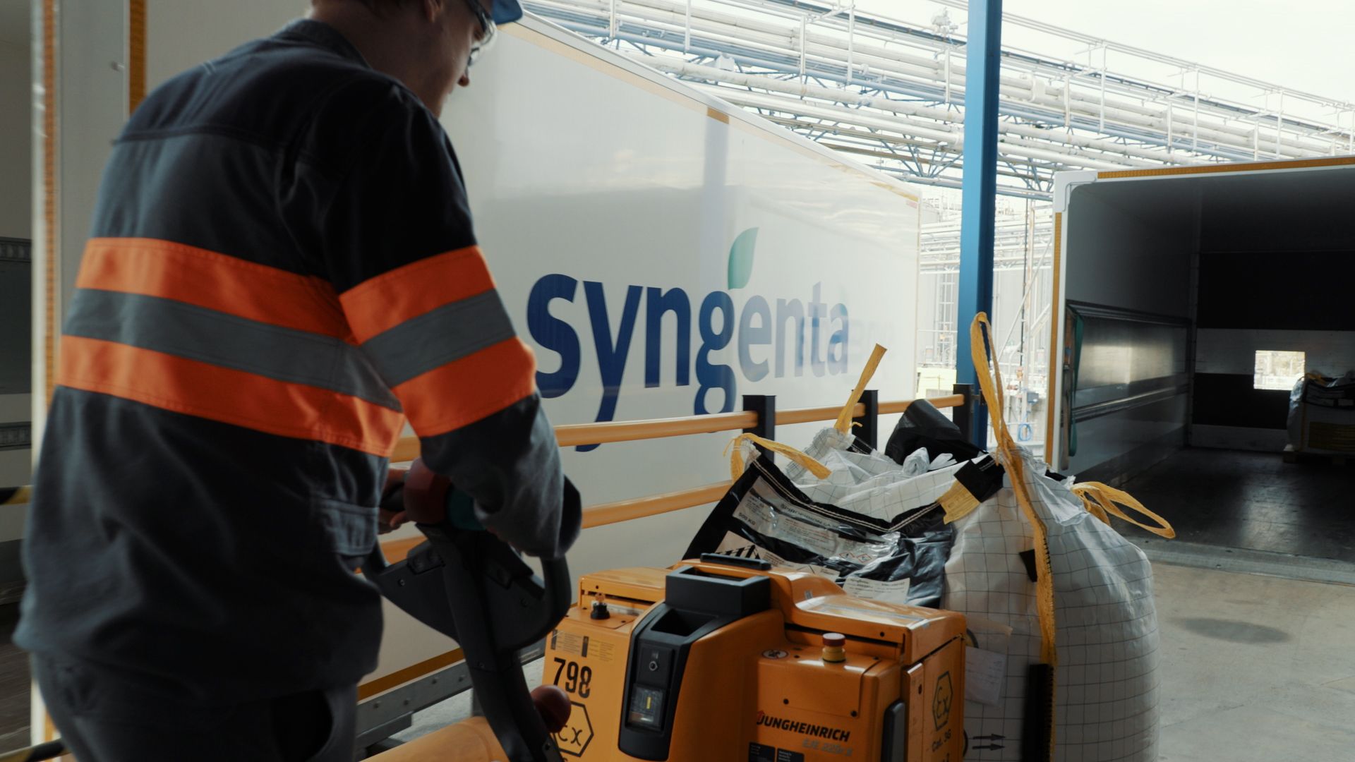 Plants Tour: The journey from molecule to field | Syngenta